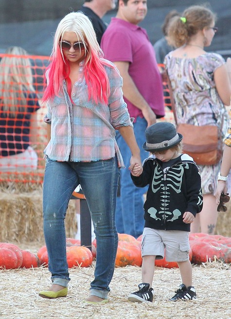 Christina Aguilera Takes Son Max To Mr. Bones Pumpkin Patch | Celeb Baby Laundry