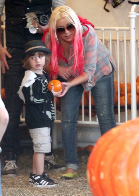 Christina Aguilera Takes Son Max To Mr. Bones Pumpkin Patch | Celeb Baby Laundry