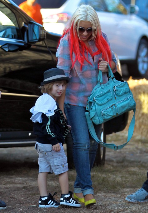 Christina Aguilera Takes Son Max To Mr. Bones Pumpkin Patch | Celeb Baby Laundry
