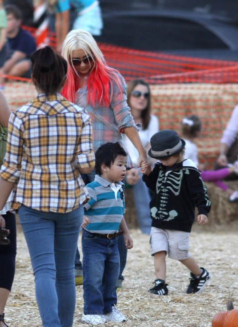 Christina Aguilera Takes Son Max To Mr. Bones Pumpkin Patch | Celeb Baby Laundry