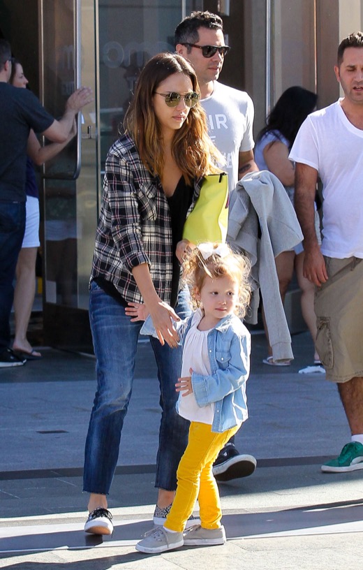 Jessica Alba & Family Out At The Movies | Celeb Baby Laundry