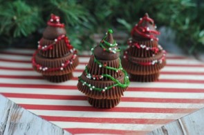 Reese's Peanut Butter Cups Trees - Fun For Kids! | Celeb Baby Laundry