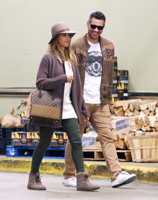 Semi-Exclusive… Jessica Alba & Family Go To Brunch | Celeb Baby Laundry
