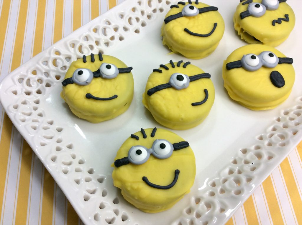 Make Your Own Minions Oreo Cookies | Celeb Baby Laundry