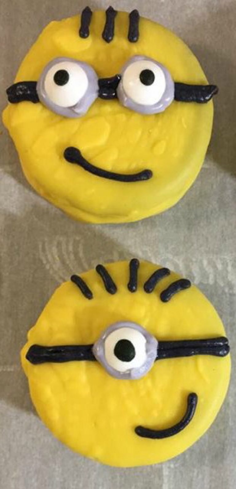 Make Your Own Minions Oreo Cookies | Celeb Baby Laundry
