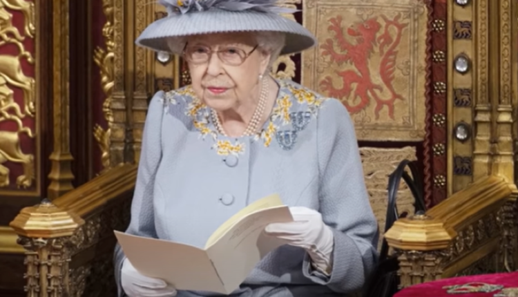 Queen-Elizabeth-2 | Celeb Baby Laundry