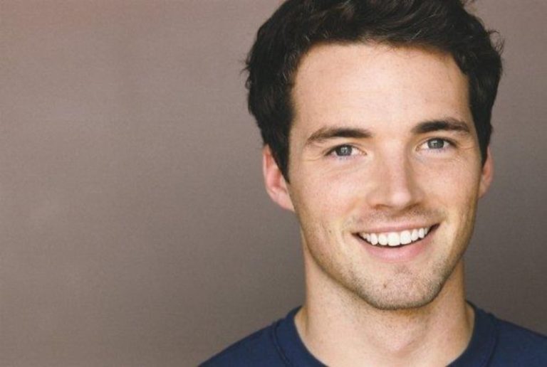Hallmark Channel: Ian Harding Stars In New Christmas Movie