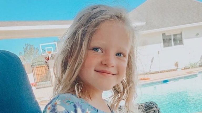 OutDaughtered Quint Parker Busby Blossoms At Christmas Parade