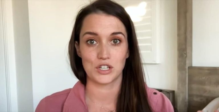 Bachelor In Paradise Alum Jade LIz Roper Gets In An Emotional Mess